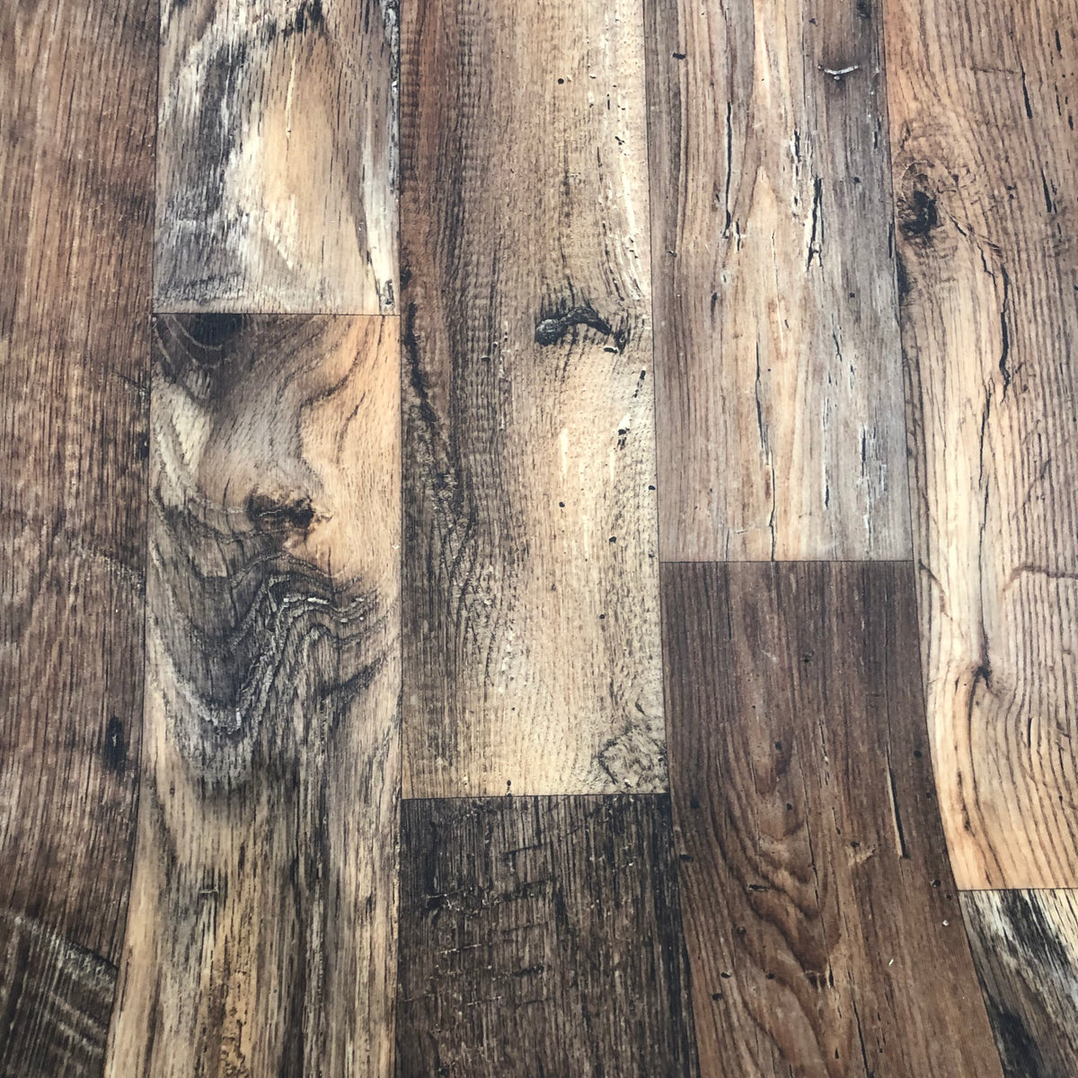 Prélart - Faux plancher de bois foncé | Écoscéno