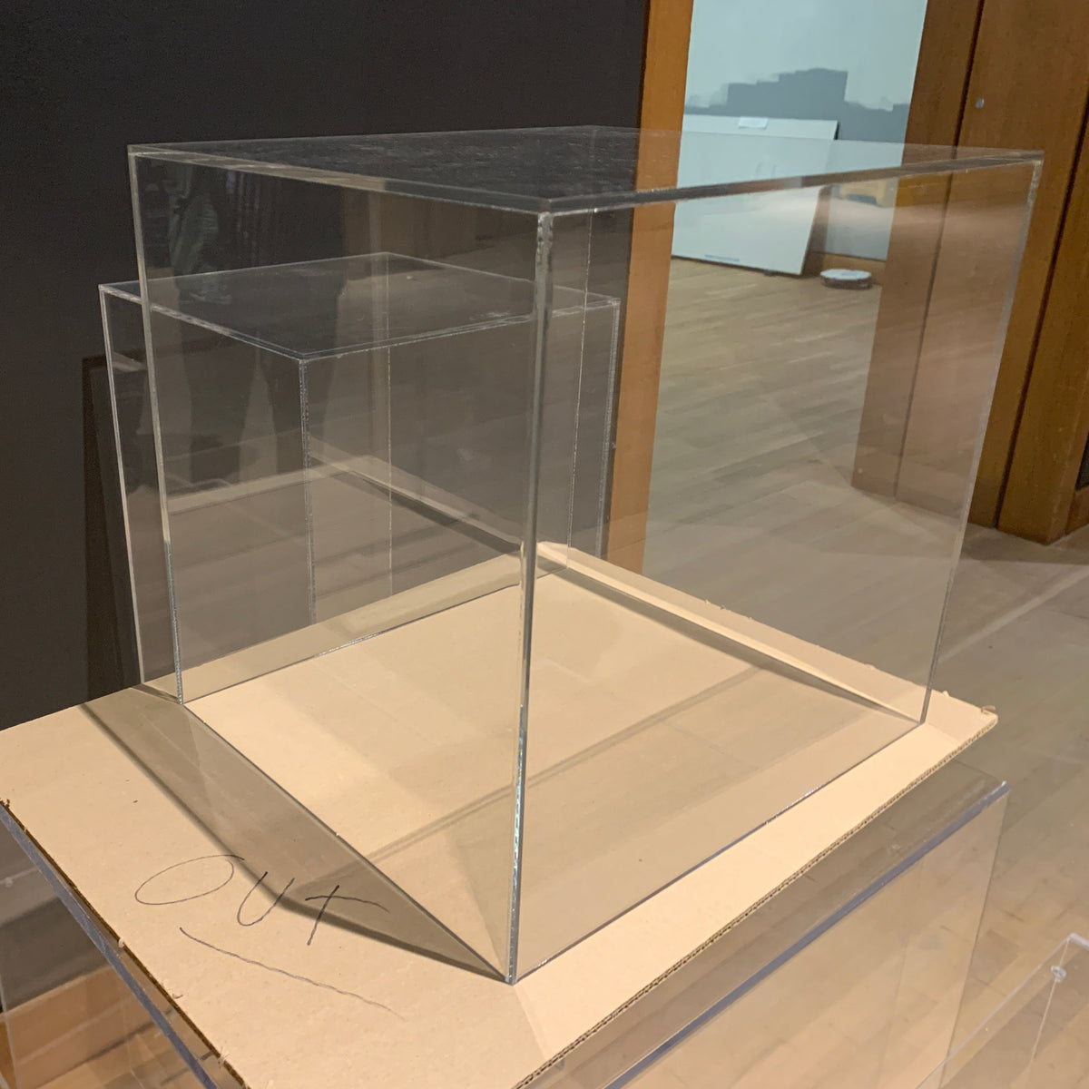 Vitrine d'exposition en plexiglass - usagé | Écoscéno Montréal | Écoscéno